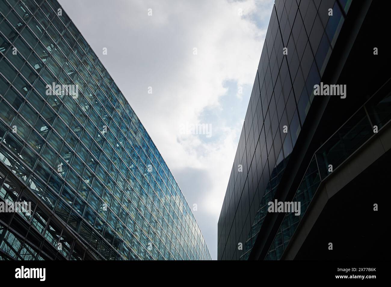 Abstract facades of office buildings in Maranouchi Square in Tokyo ...