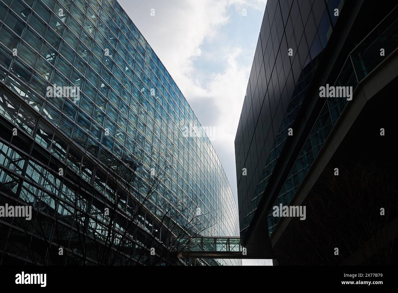 Abstract facades of office buildings in Maranouchi Square in Tokyo ...