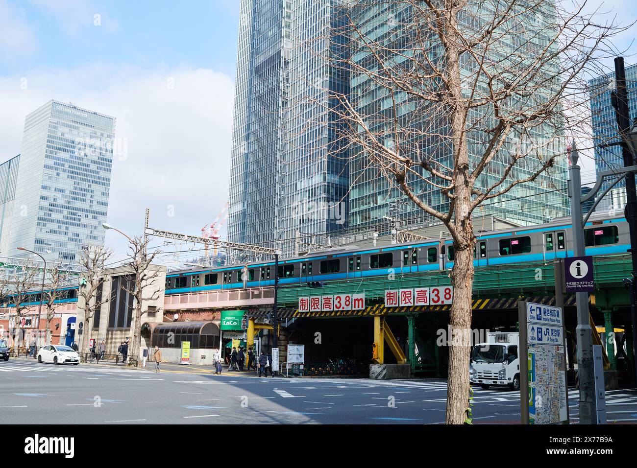 Modern high rise office buildings surrounding Tokyo Station Stock Photo ...