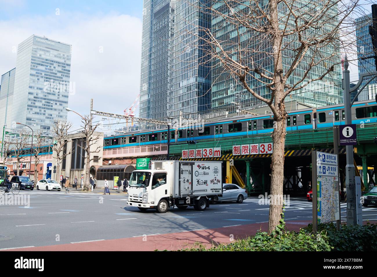 Modern high rise office buildings surrounding Tokyo Station Stock Photo ...