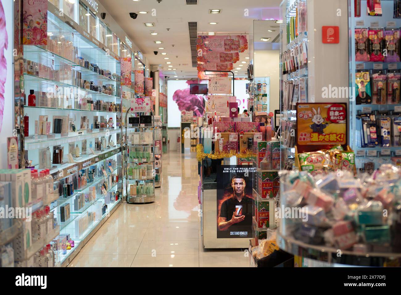 Sasa cosmetics hong kong hi-res stock photography and images - Alamy