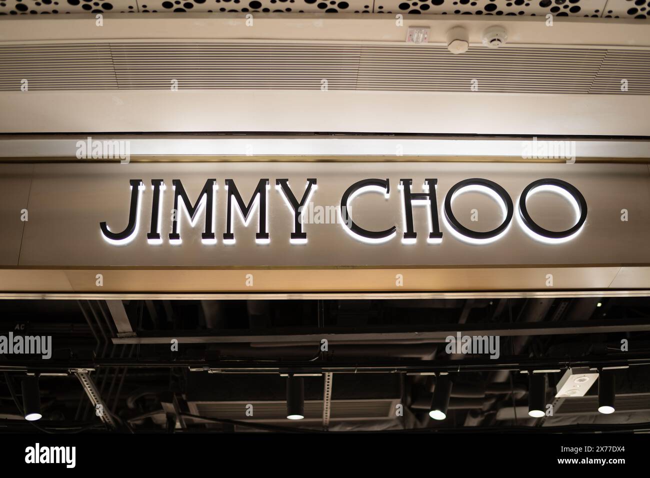 Jimmy choo shop sign hi-res stock photography and images - Alamy