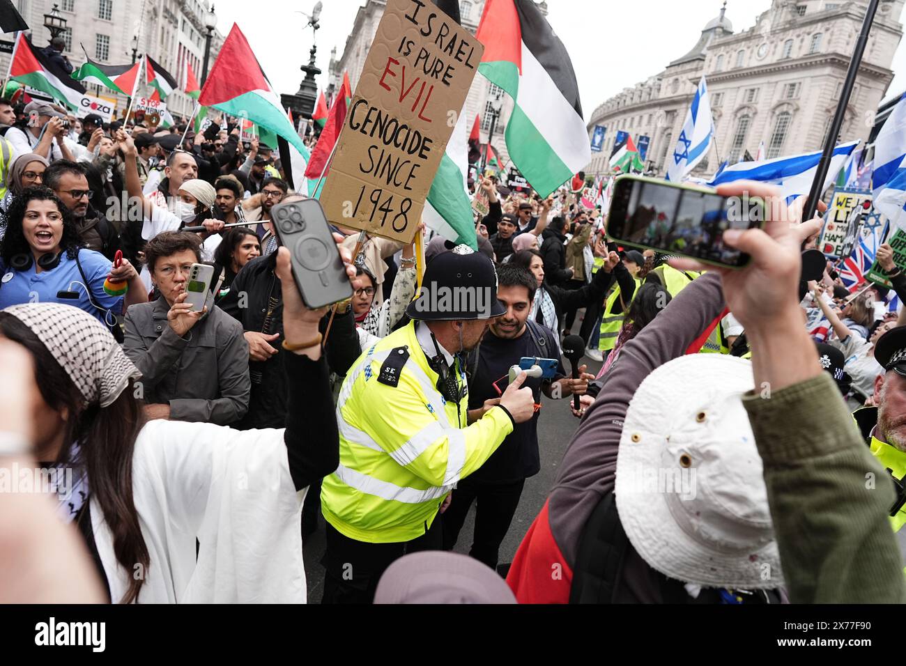 A counter demonstration at Piccadilly Circus as a Nakba 76 pro ...