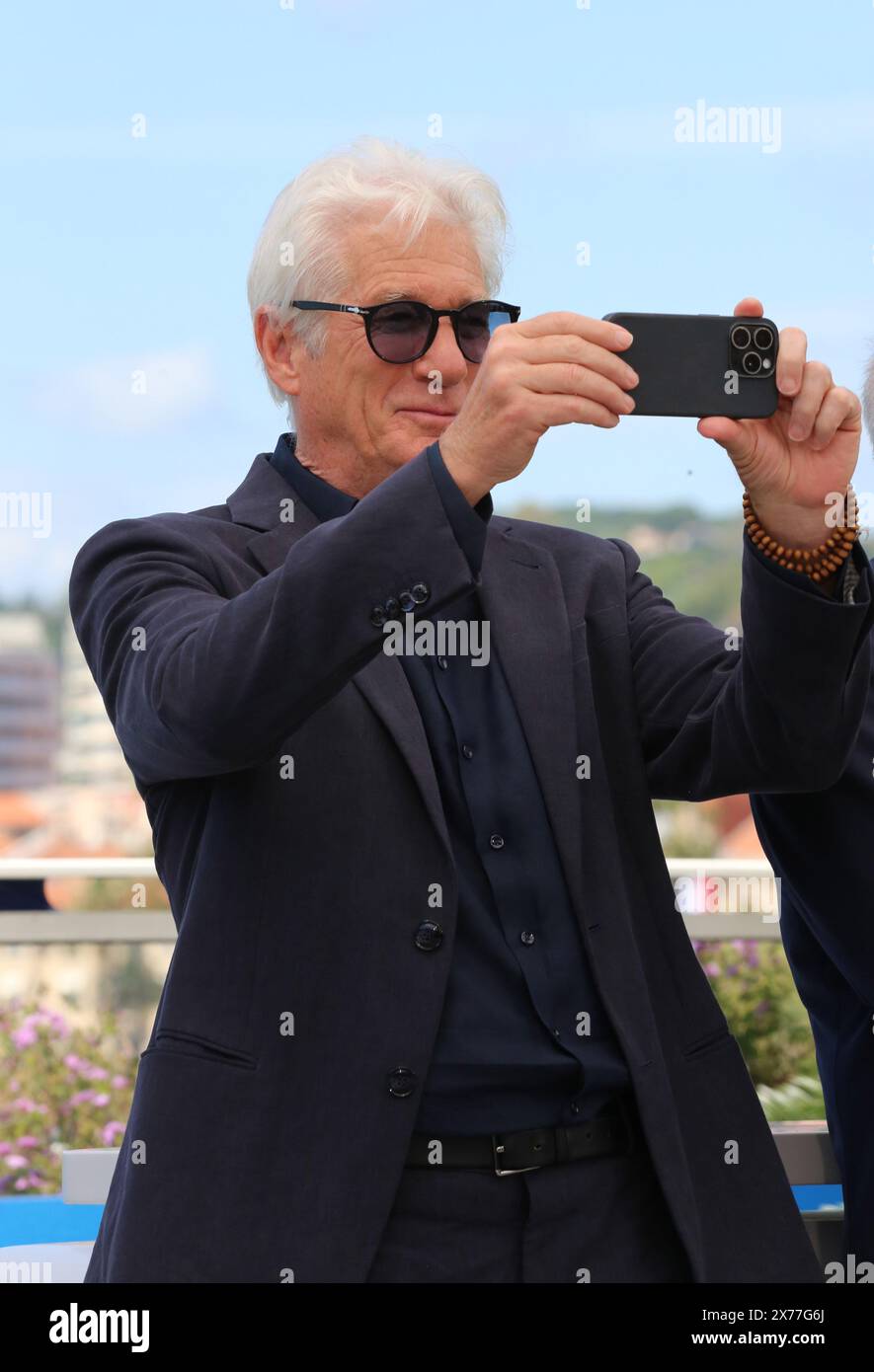 Cannes, France. 18th May, 2024. Richard Gere photographing the press ...