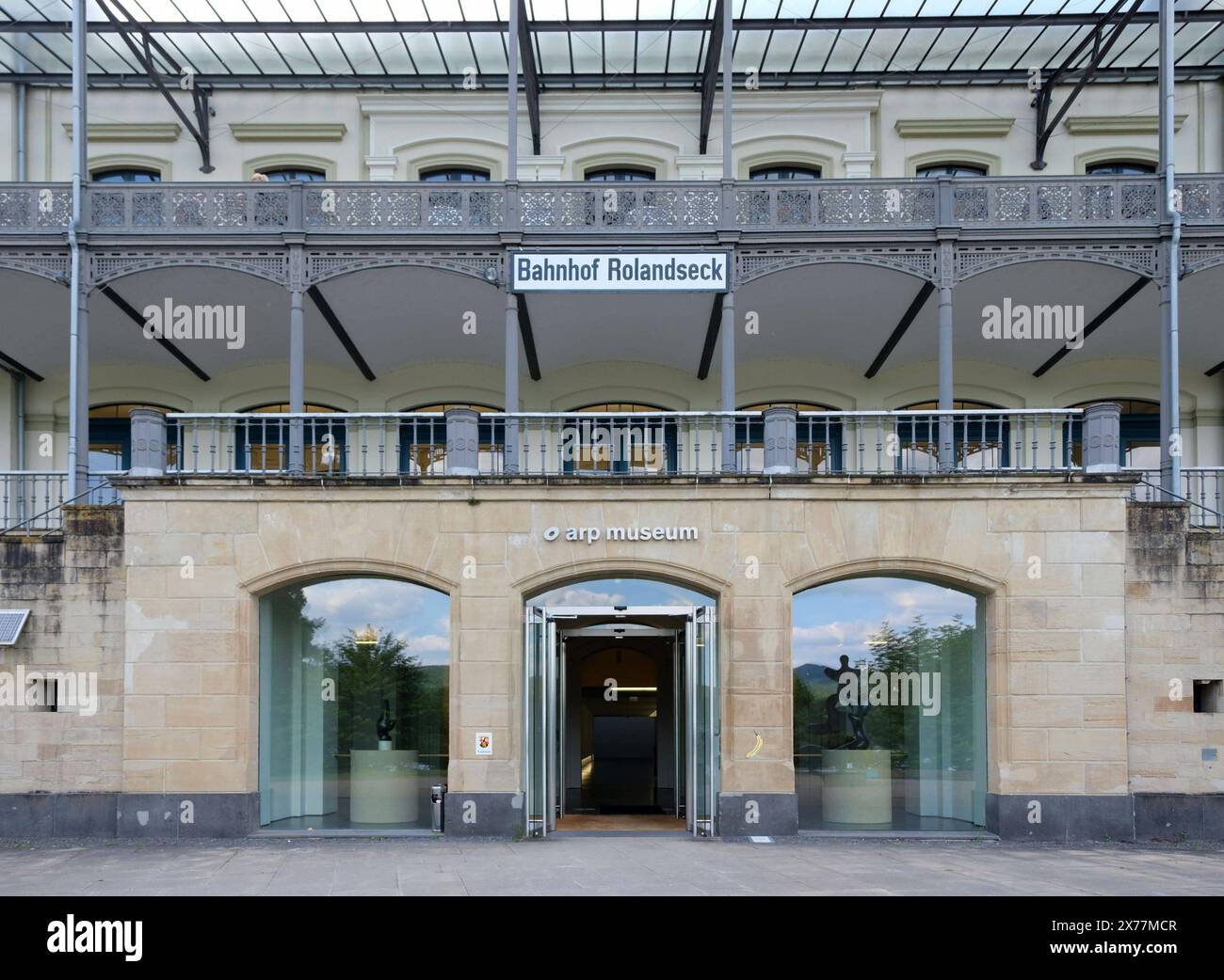 Arp Museum Remagen, 10.05.2024: Bahnhof Rolandseck, Eingang zum Arp ...