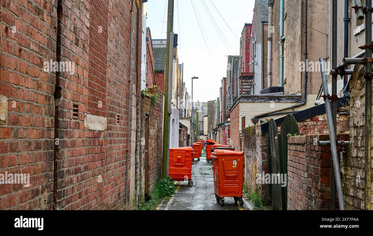 Dumpsters in an alley hi-res stock photography and images - Alamy