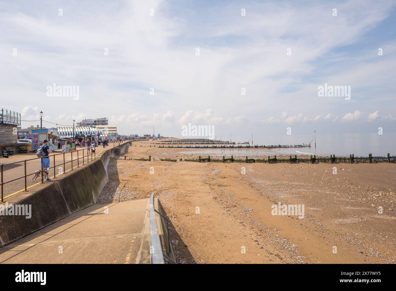 Concrete sea wall defences hi-res stock photography and images - Alamy