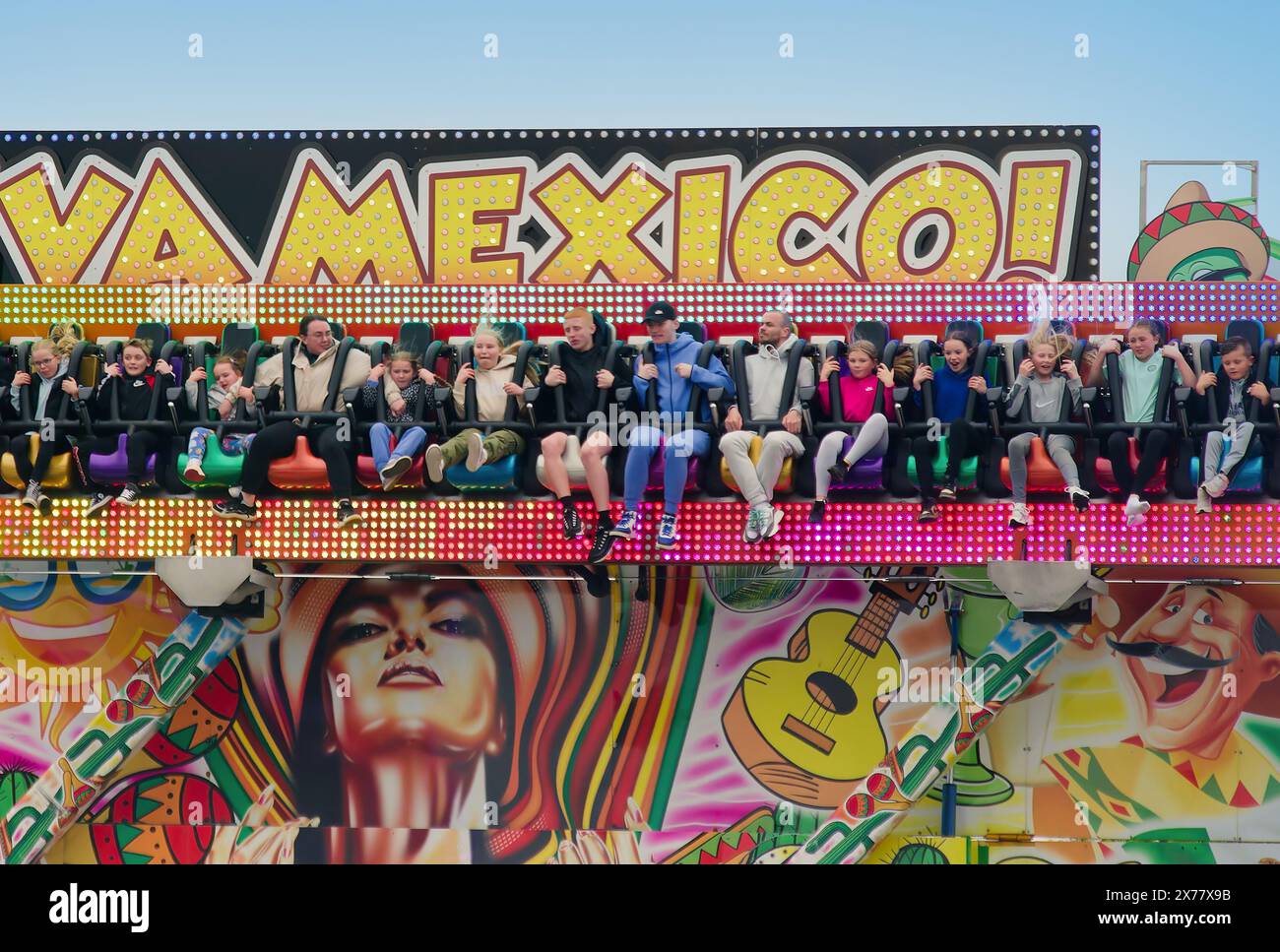 Amusement drop ride full of people having fun Stock Photo - Alamy