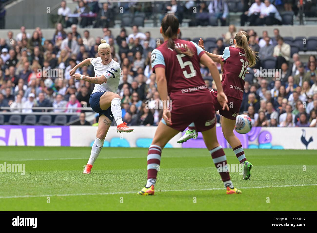 Bethany england tottenham goal hi-res stock photography and images - Alamy