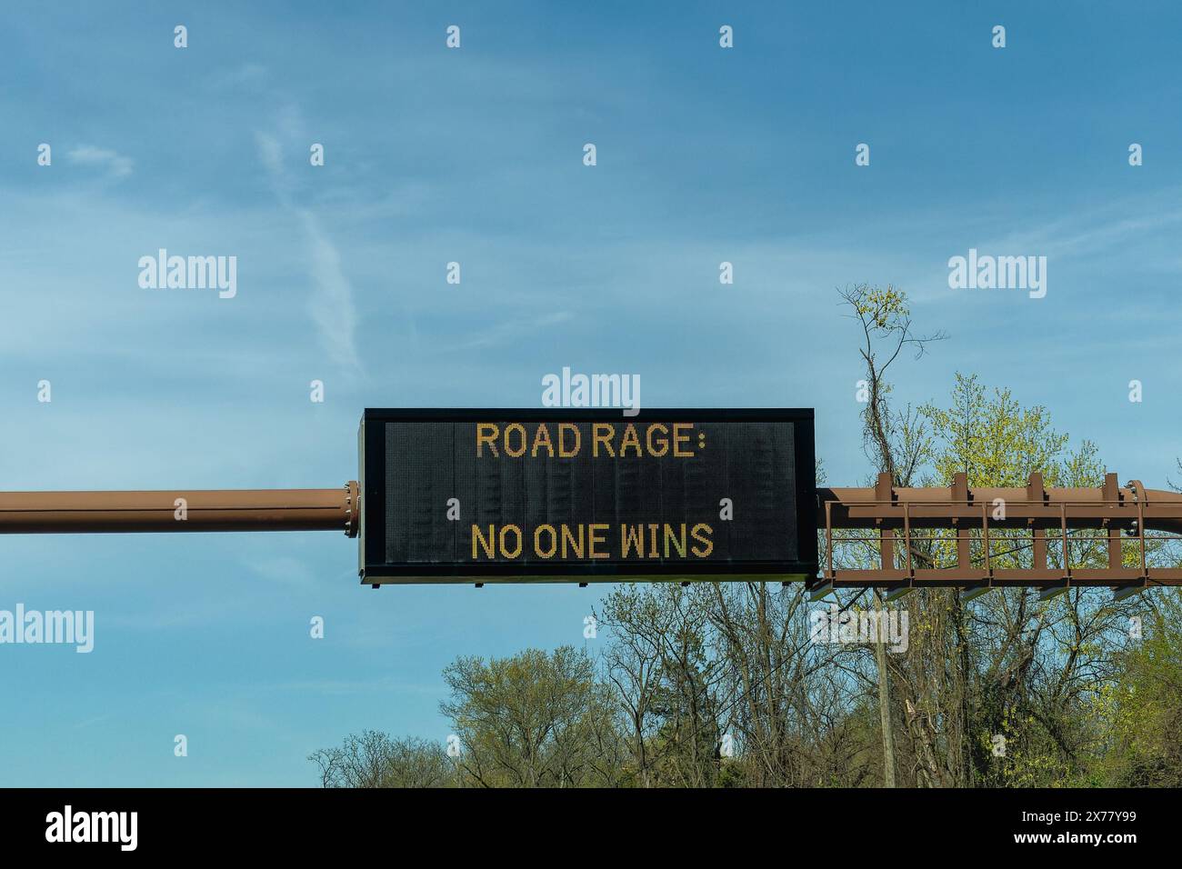 electronic road sign says Road Rage No One Wins Stock Photo - Alamy