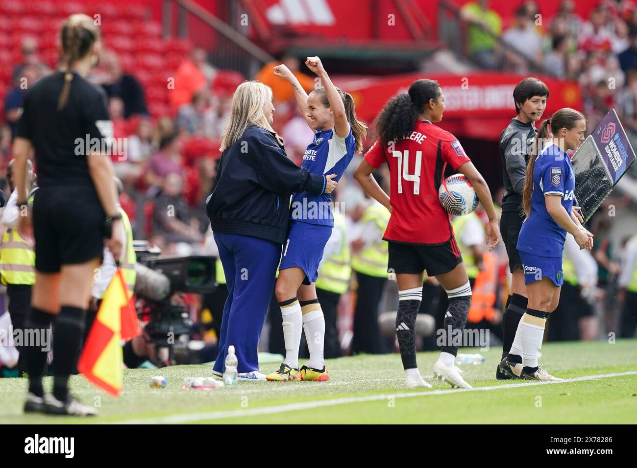Chelsea's Guro Reiten (centre right) celebrates with Emma Hayes during ...