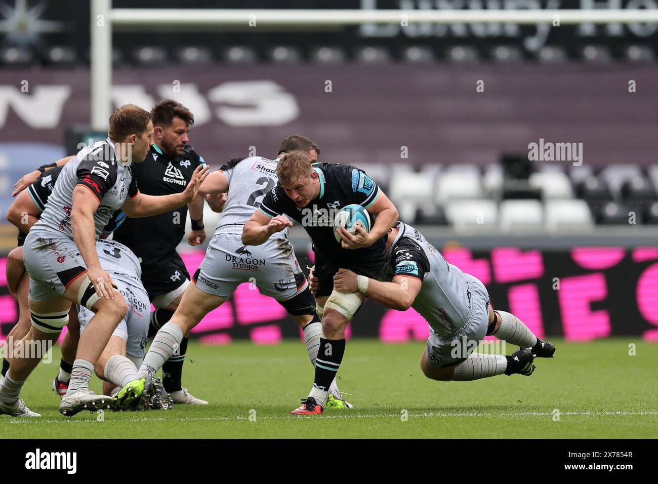 Swansea, UK. 18th May, 2024. Jac Morgan of the Ospreys breaks through ...