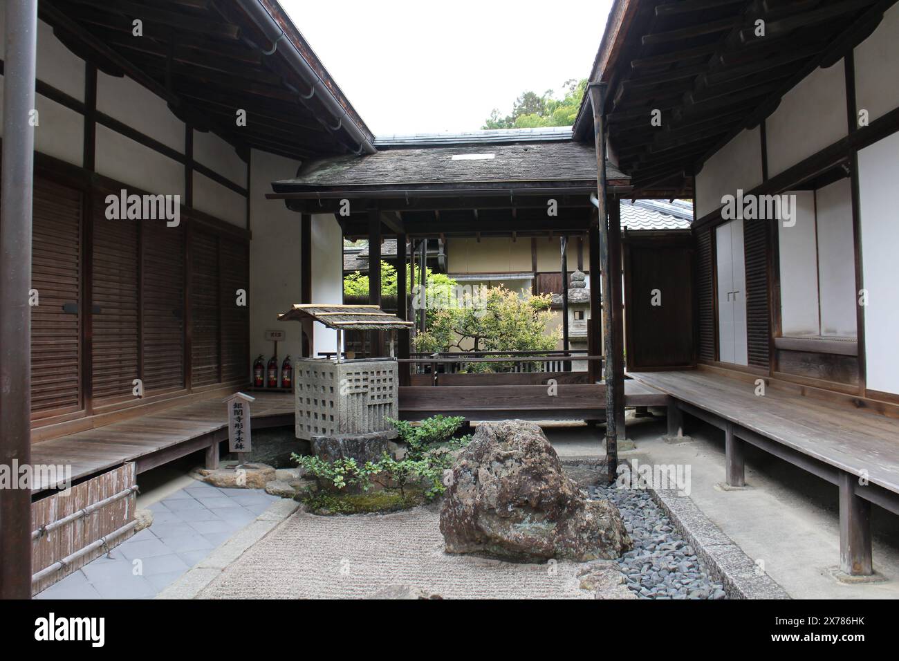Chozu-ya (water ablution pavilion) in Ginkakuji Temple, Kyoto, Japan ...