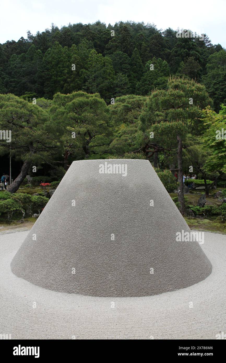 Stone japanese temple hi-res stock photography and images - Alamy