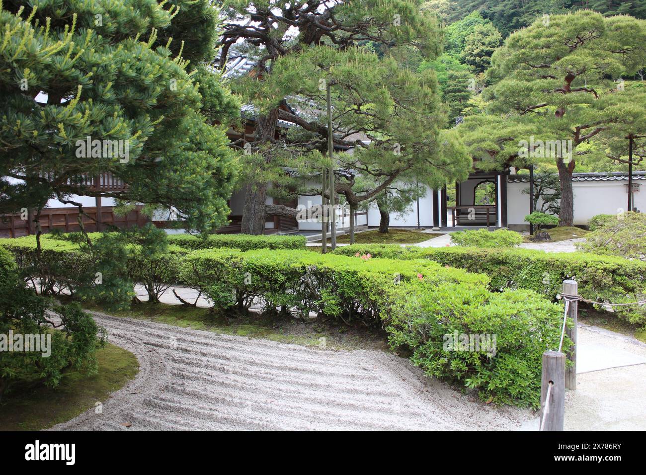 Stone japanese temple hi-res stock photography and images - Alamy