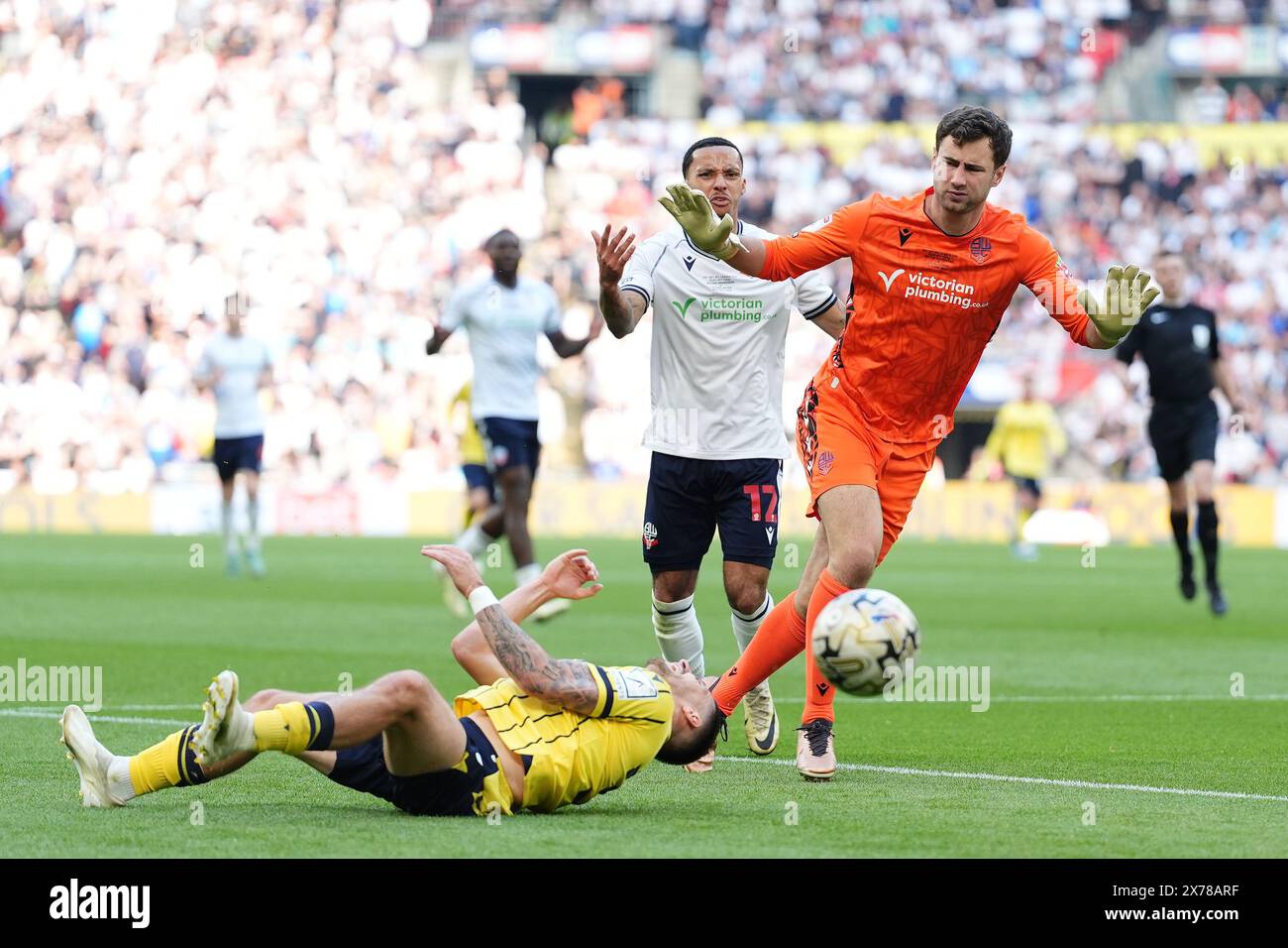 Oxford United's Owen Dale collides with Bolton Wanderers goalkeeper ...