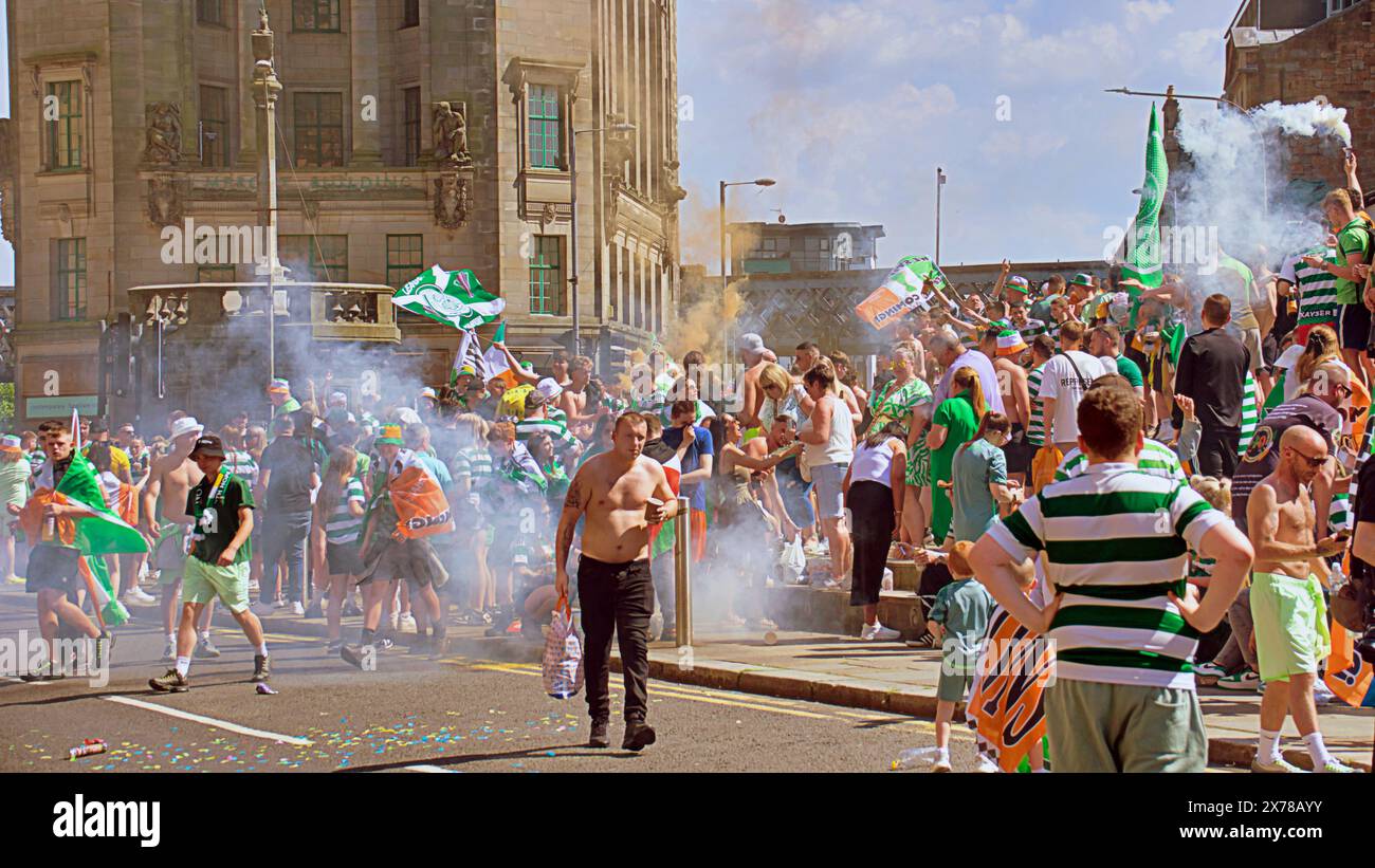 Celtic fans glasgow cross hi-res stock photography and images - Alamy