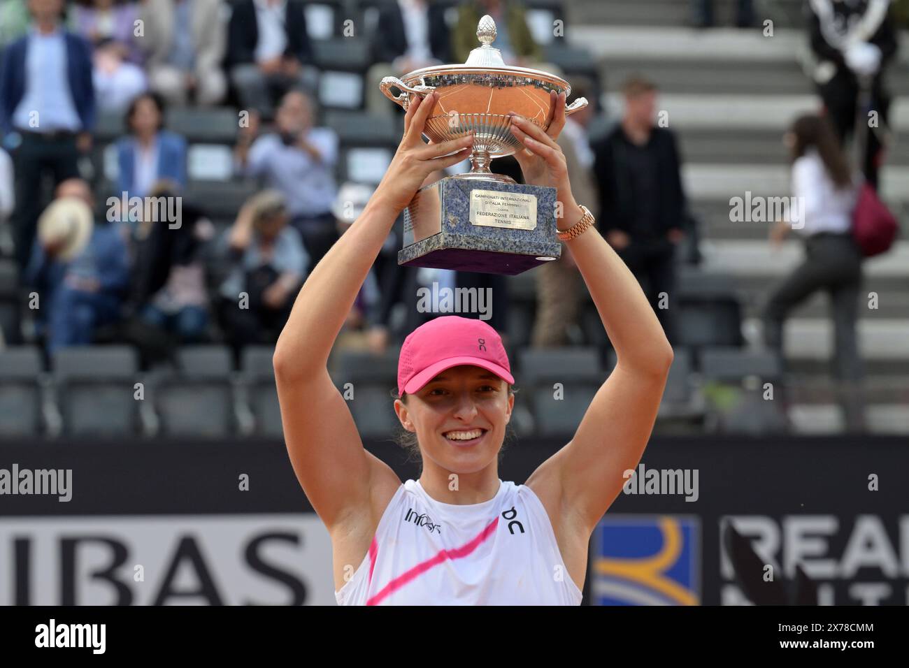 Swiatek sabalenka rome 2024 trophy hi-res stock photography and images ...
