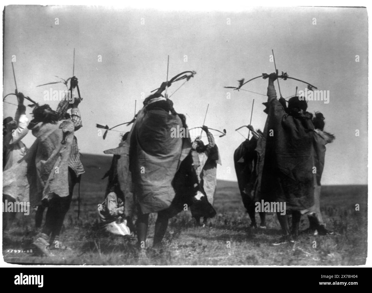 Indians of north america dance 1900 1910 hi-res stock photography and ...