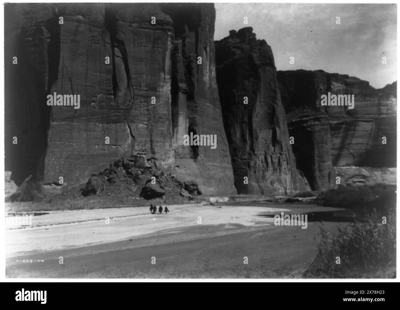 Edward s curtis canyon de chelly Black and White Stock Photos & Images ...