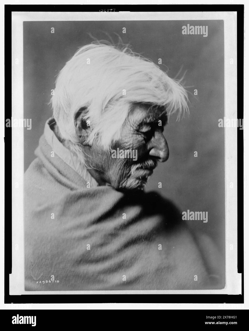 Side portrait native american Cut Out Stock Images & Pictures - Alamy