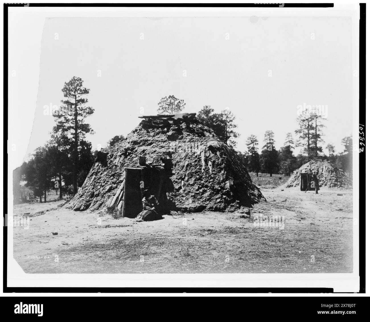 Navajo indians structures 1900 1910 hi-res stock photography and images ...