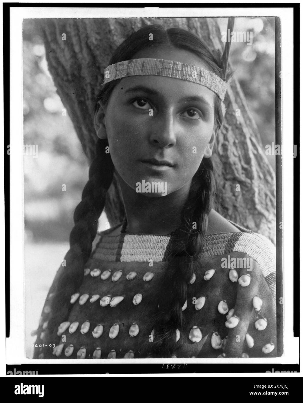 Indians of north america north dakota women 1900 1910 hi-res stock photography and images - Alamy
