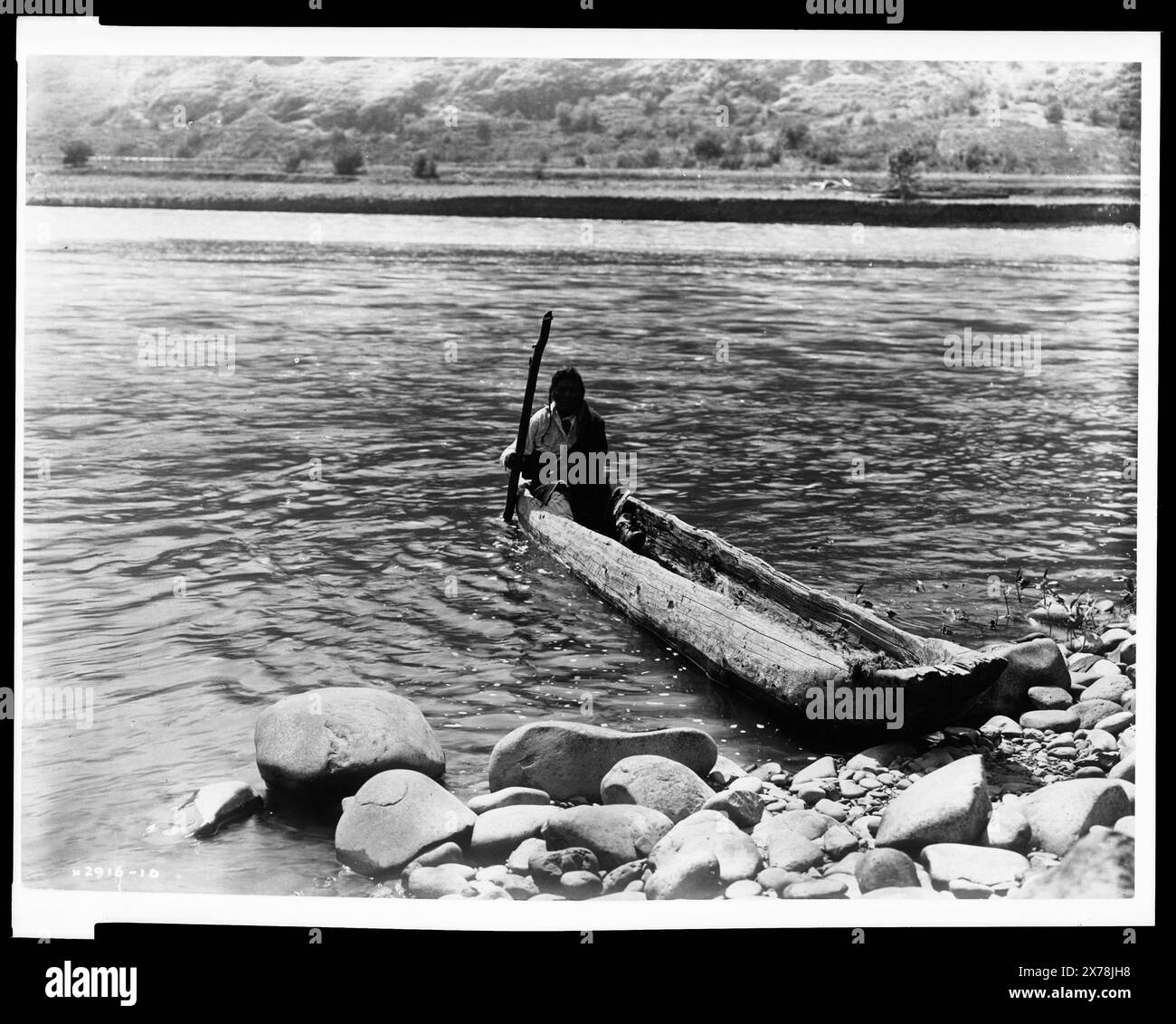 Nez Percé canoe, Curtis no. 2916-10., Forms part of: Edward S. Curtis ...