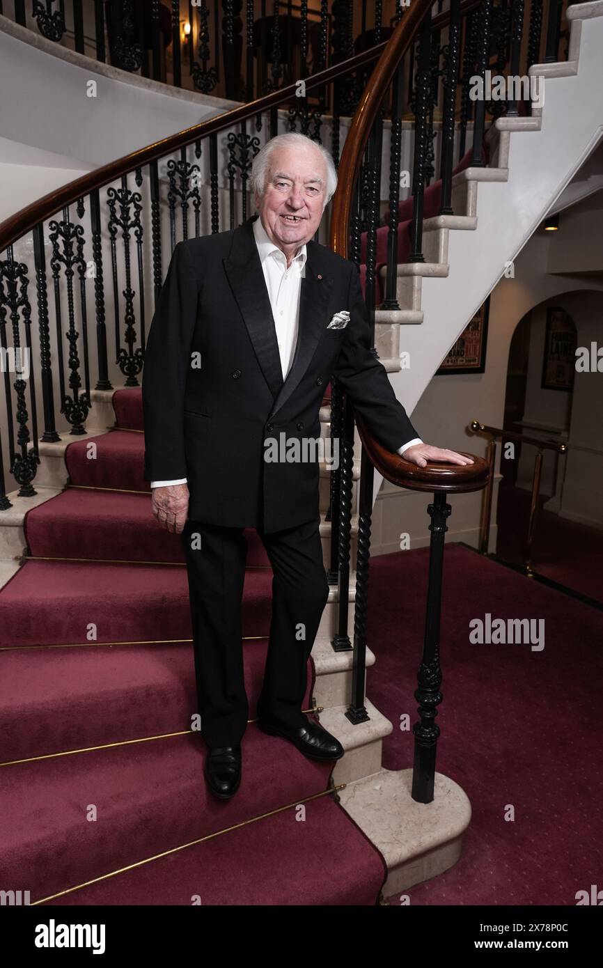 Comedian Jimmy Tarbuck at The London Palladium before appearing on ...