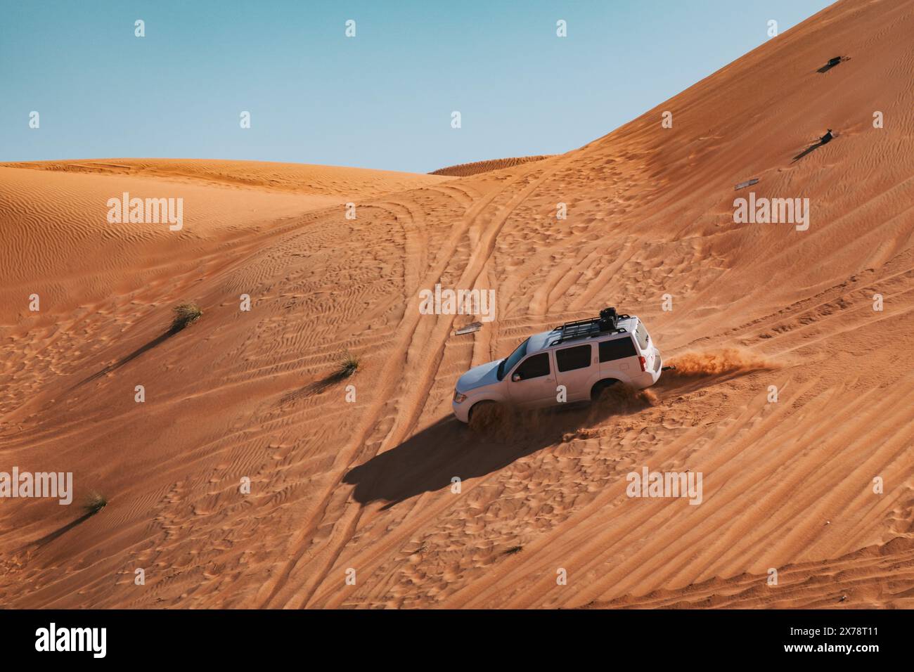 Suv driving across desert hi-res stock photography and images - Alamy