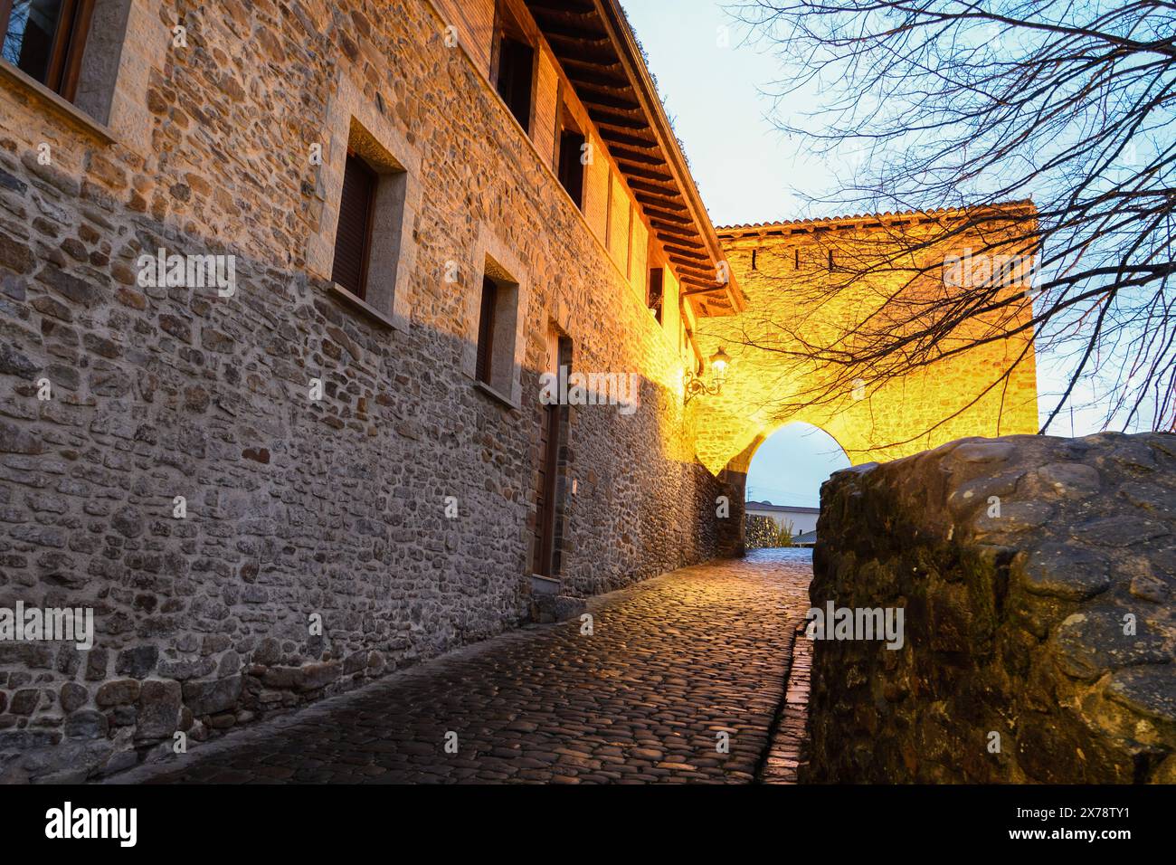 Puente medieval de balmaseda hi-res stock photography and images - Alamy