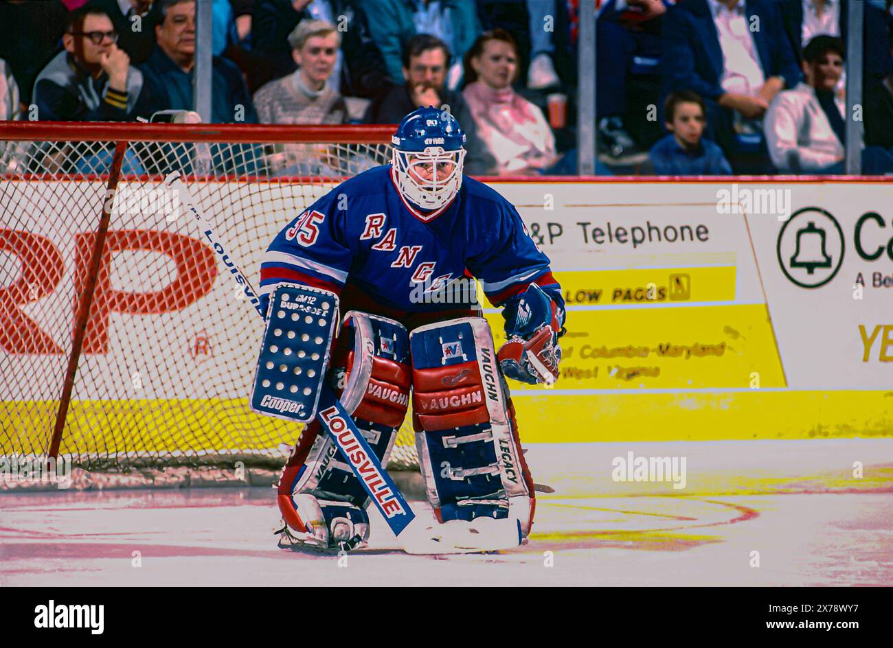 Mike Richter, New York Rangers goalie in a game in 1990 Stock Photo - Alamy