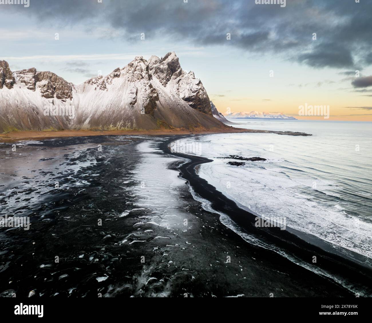 Snow-covered Vestrahorn mountain and icy landscape at Stokksnes beach ...