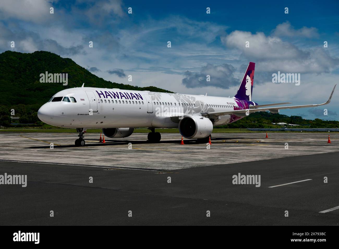 Hawaiian Airlines plane at the airport of Rarotonga Stock Photo - Alamy