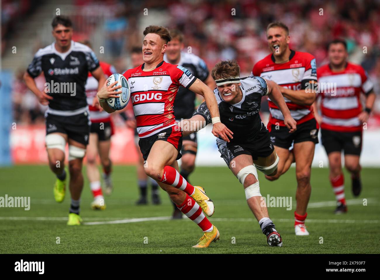 Stephen Varney of Gloucester Rugby breaks with the ball during the ...