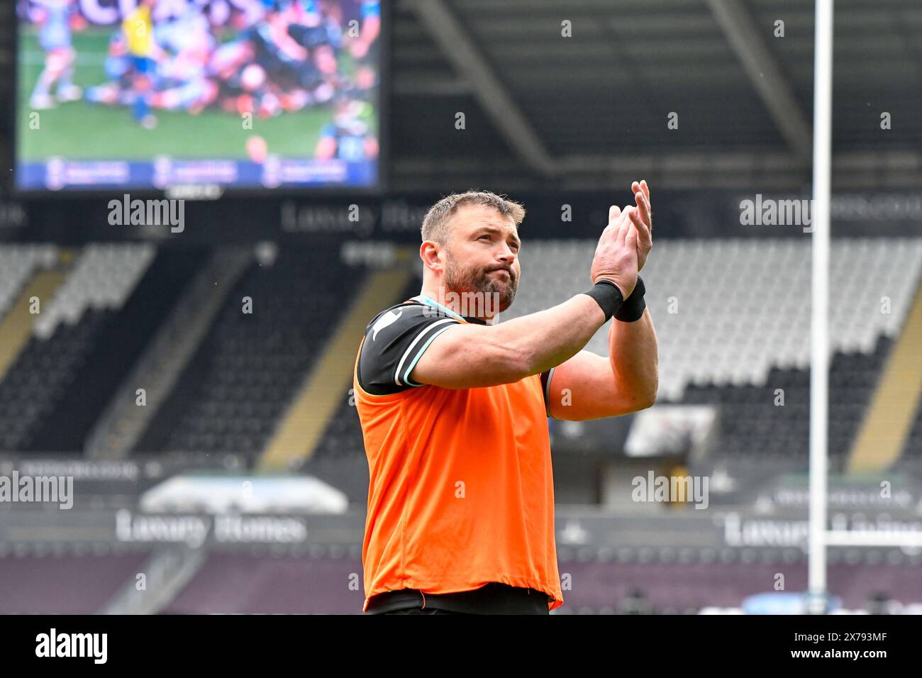 Swansea, Wales. 18 May 2024. Sam Parry of Ospreys applauds his side's ...