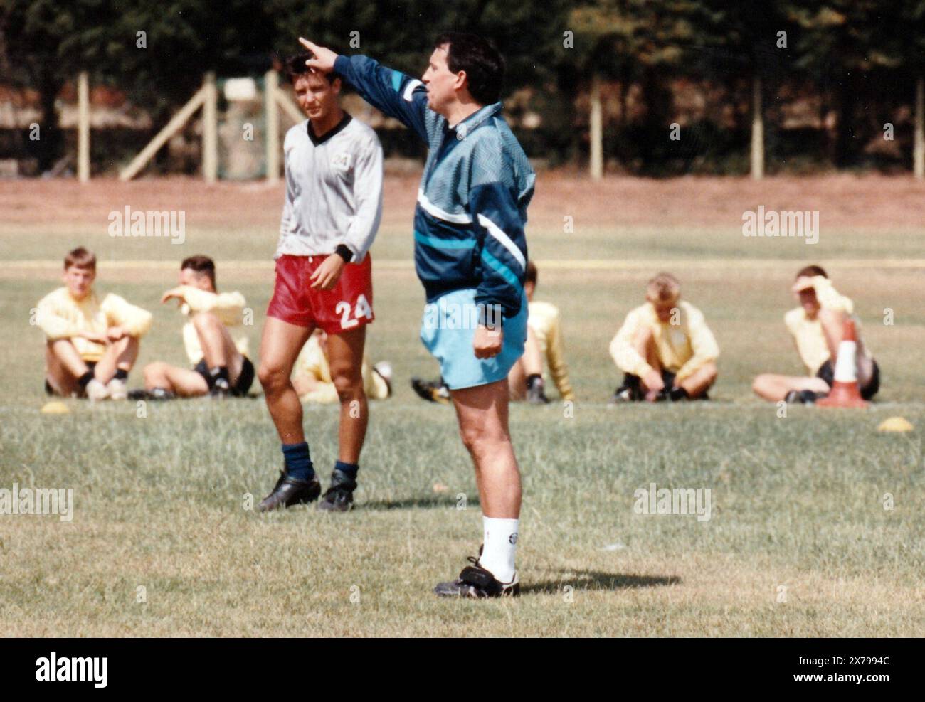 GRAHAM TAYLOR TAKES TRAINING AT SOUTHAMPTON, 1990 PIC MIKE WALKER 1990 ...