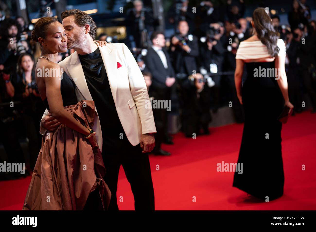 Zoe Saldana, left, and Edgar Ramirez pose for photographers upon ...