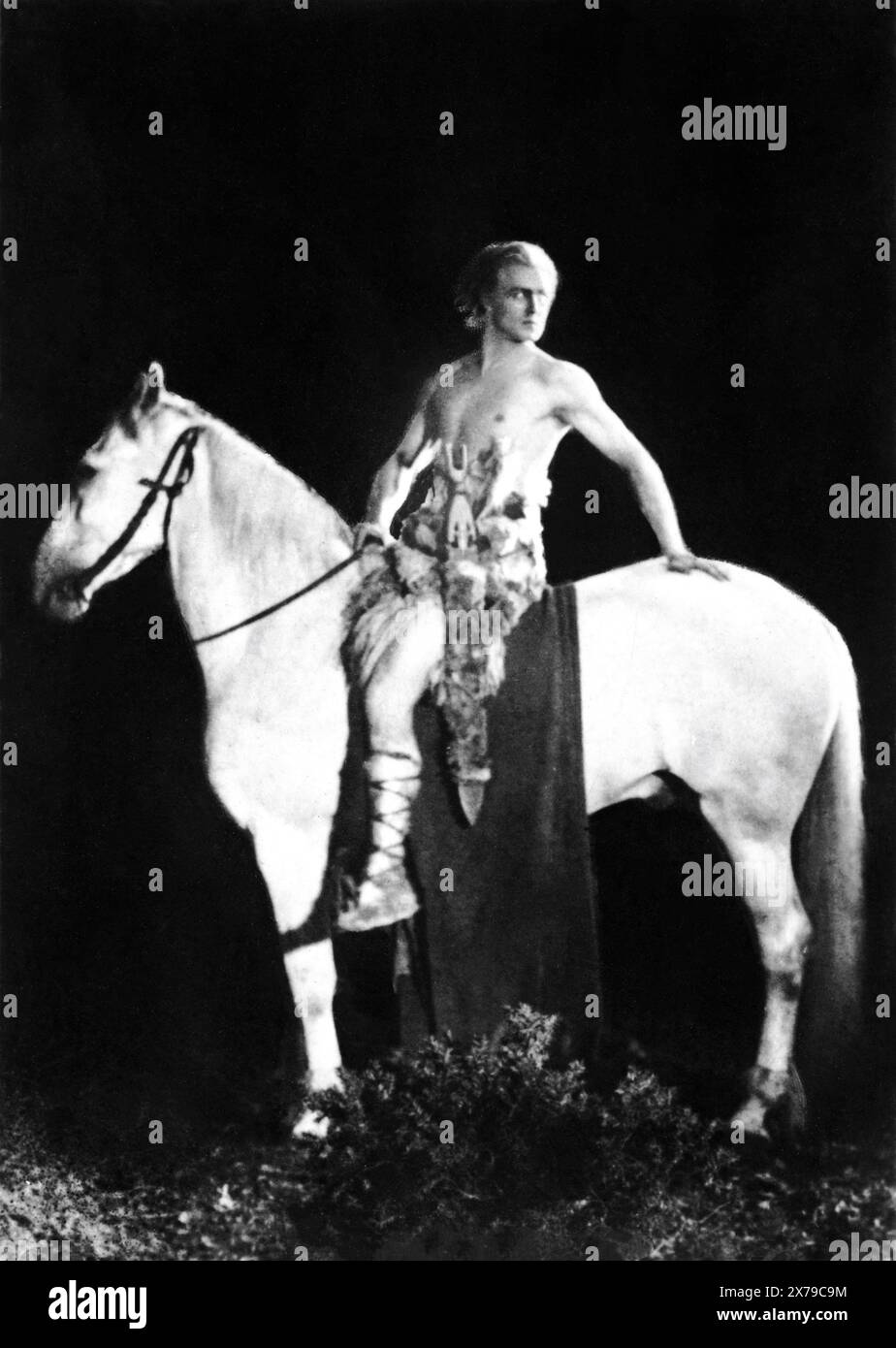 PAUL RICHTER as Siegfried in DIE NIBELUNGEN : SIEGFRIED 1924 director ...