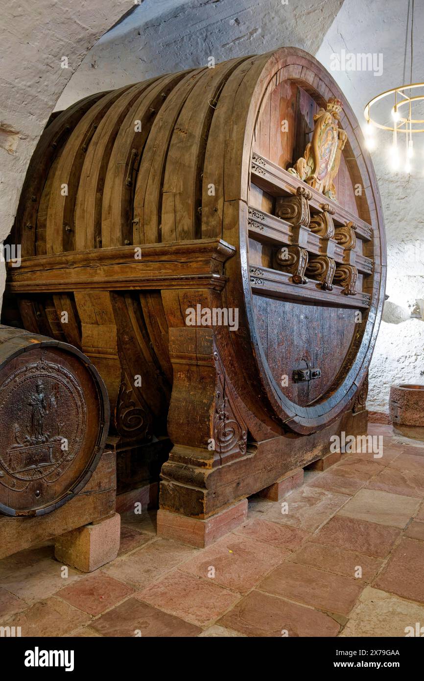 Large barrel for 220, 000 litres of wine, barrel building in Heidelberg ...