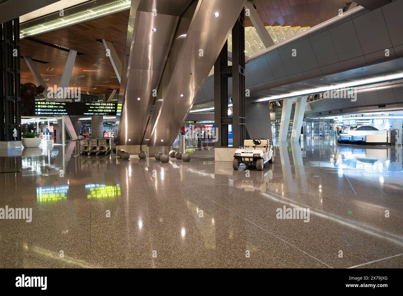 DOHA, QATAR - OCTOBER 13, 2023: interior shot of Doha’s Hamad International Airport Stock Photo ...
