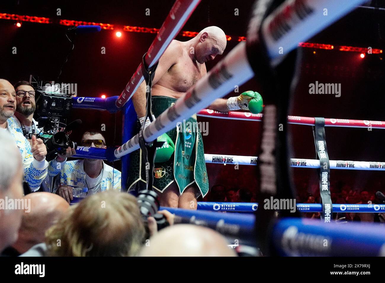 Boxing referee usyk fury hi-res stock photography and images - Alamy