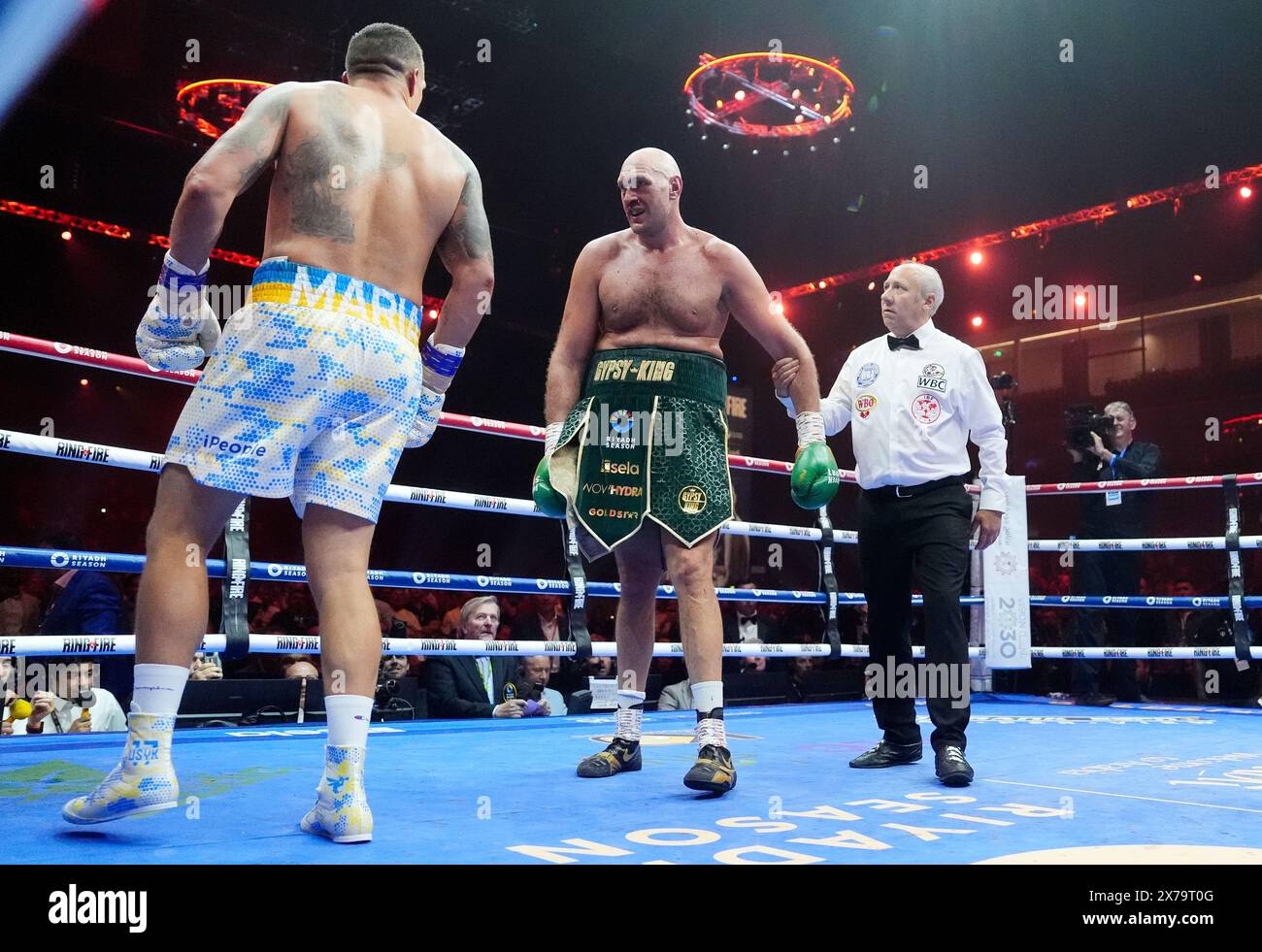 Tyson Fury (centre) hears the bell at end of the ninth round after ...