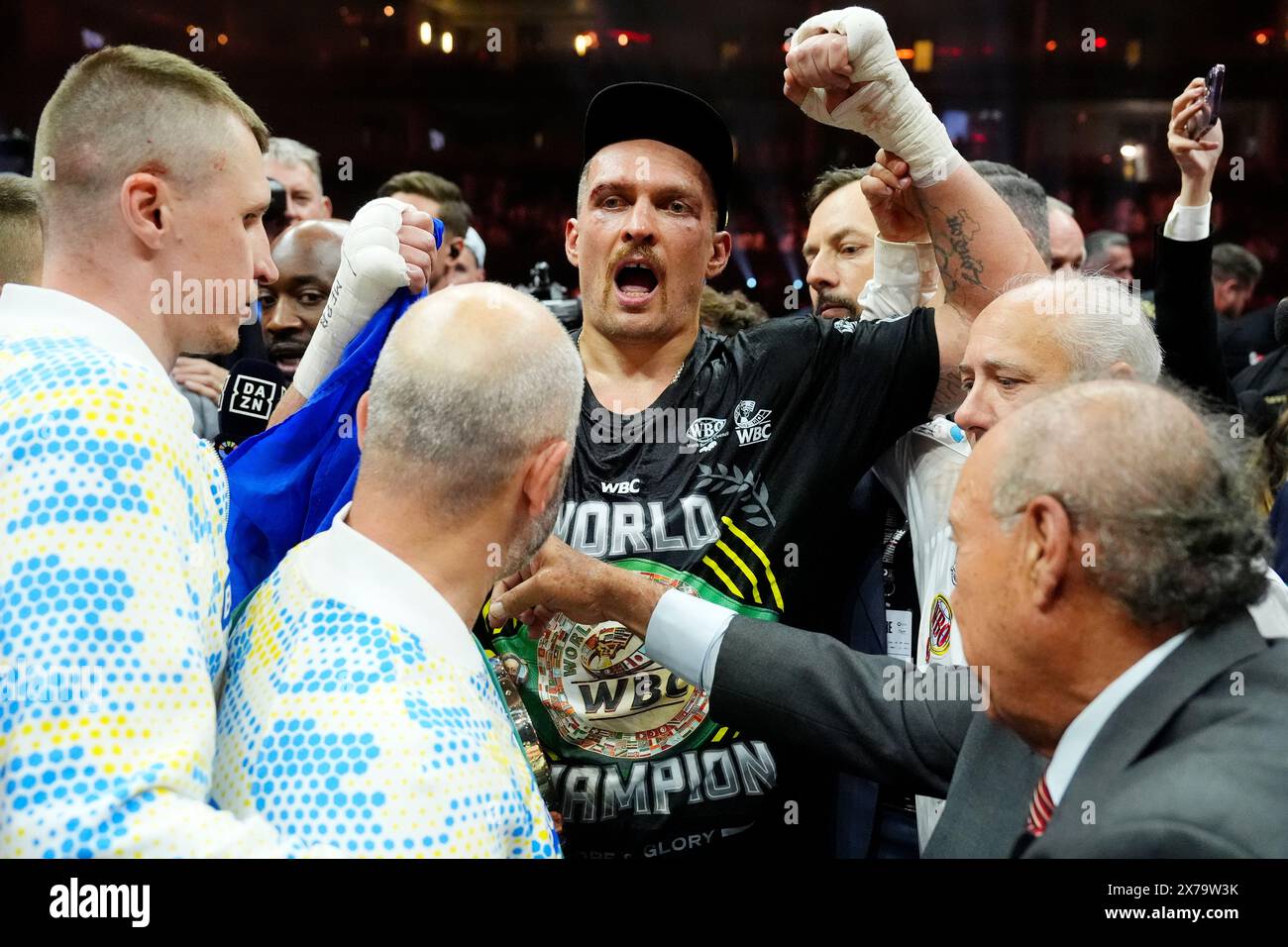 Oleksandr Usyk celebrates winning the Heavyweight Championship fight ...