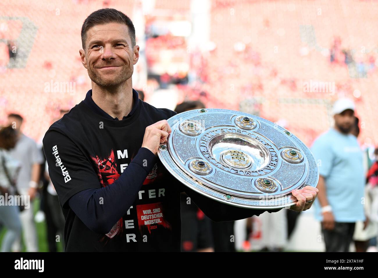 Xabi alonso bundesliga trophy hi-res stock photography and images - Alamy