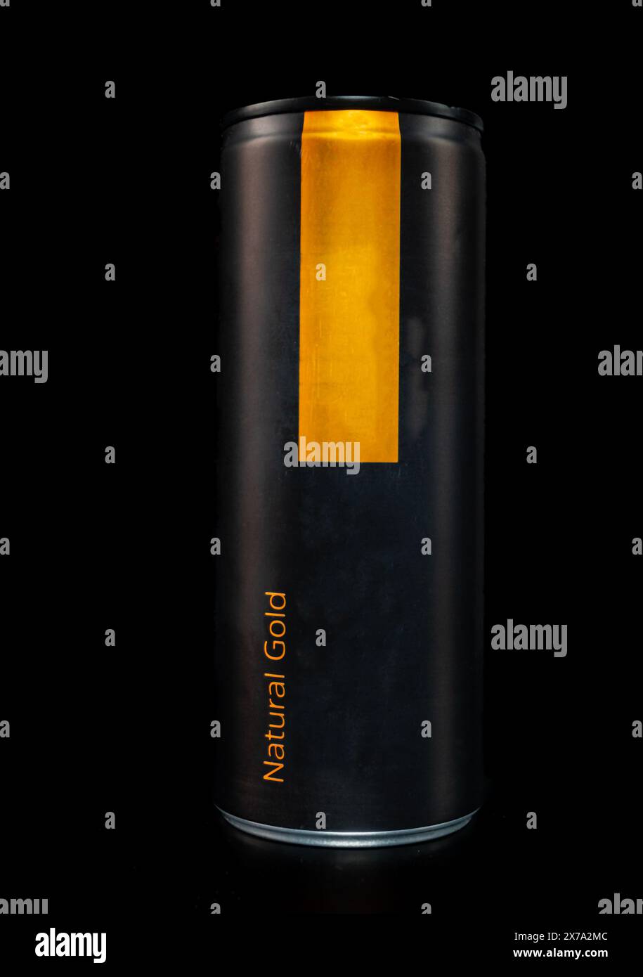 Gold can on black background Stock Photo - Alamy