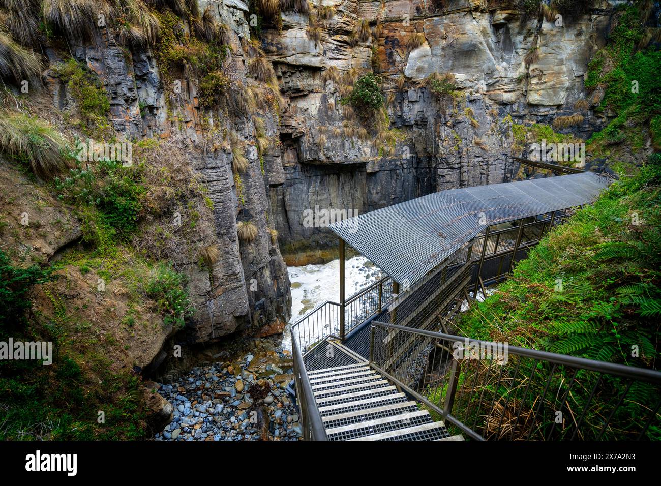 Information sign and viewing platform at Remarkable Cave, Maingon Bay ...