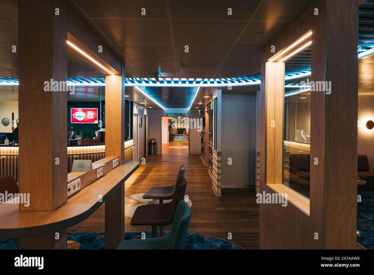 Cruise ship interior inside hi-res stock photography and images - Alamy