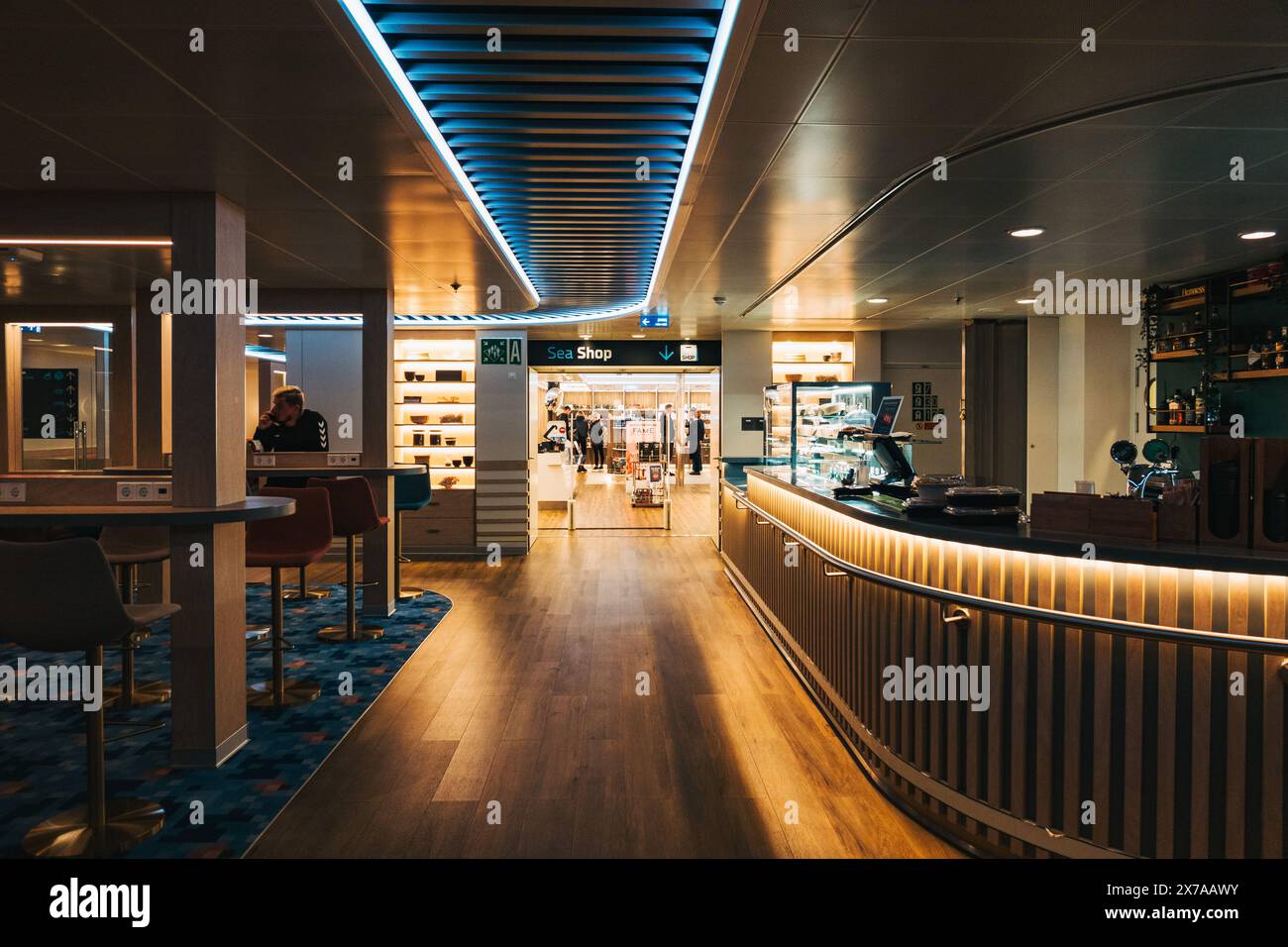 Cruise ship interior inside hi-res stock photography and images - Alamy