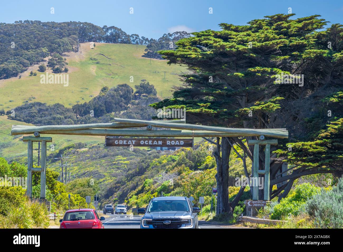 The Great Ocean Road memorial arch in Eastern View, Victoria, Australia ...
